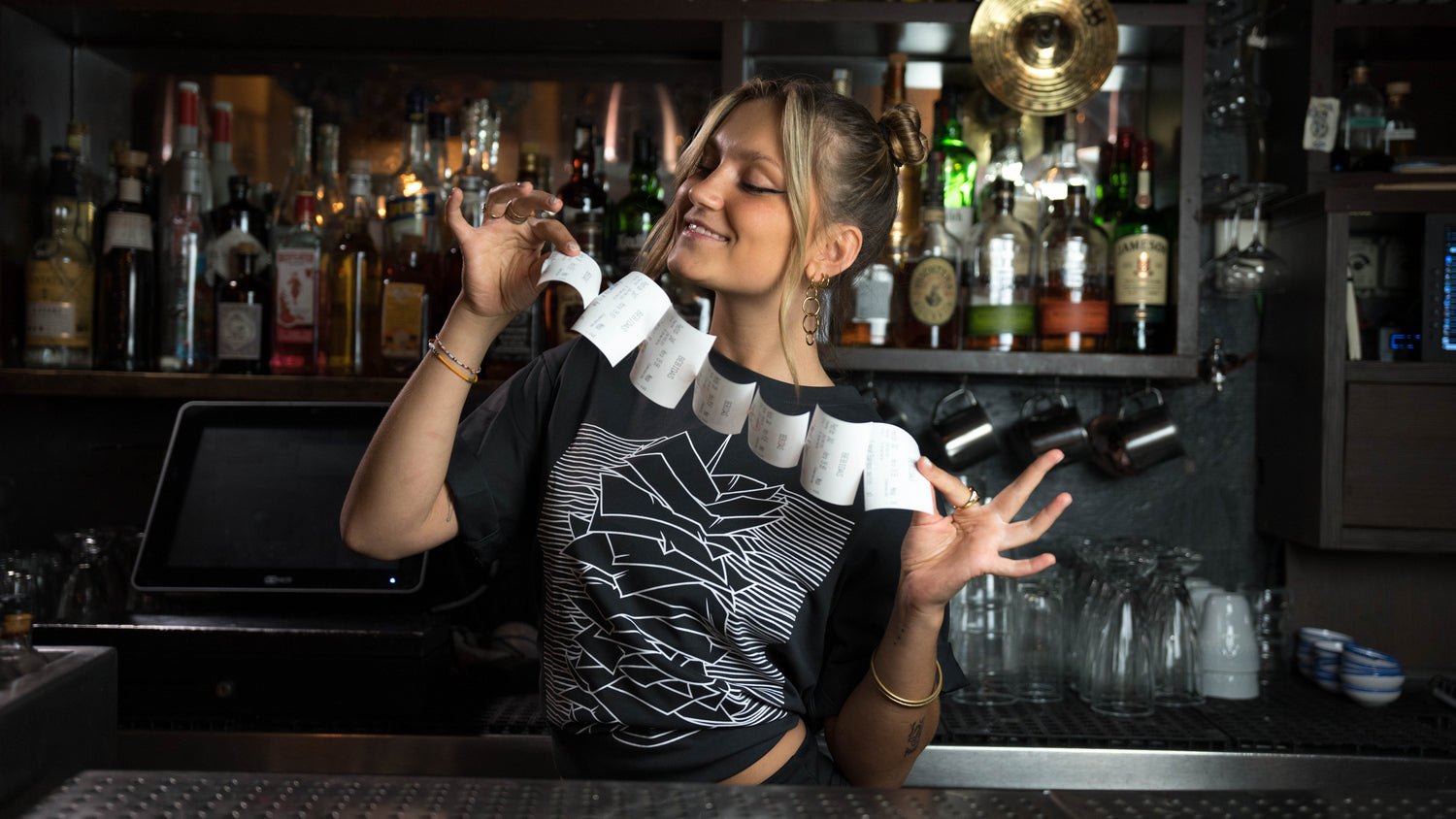 What Do Bartenders Wear? Craft the Perfect Look with 12 Expert Tips for the Best Bartender ...